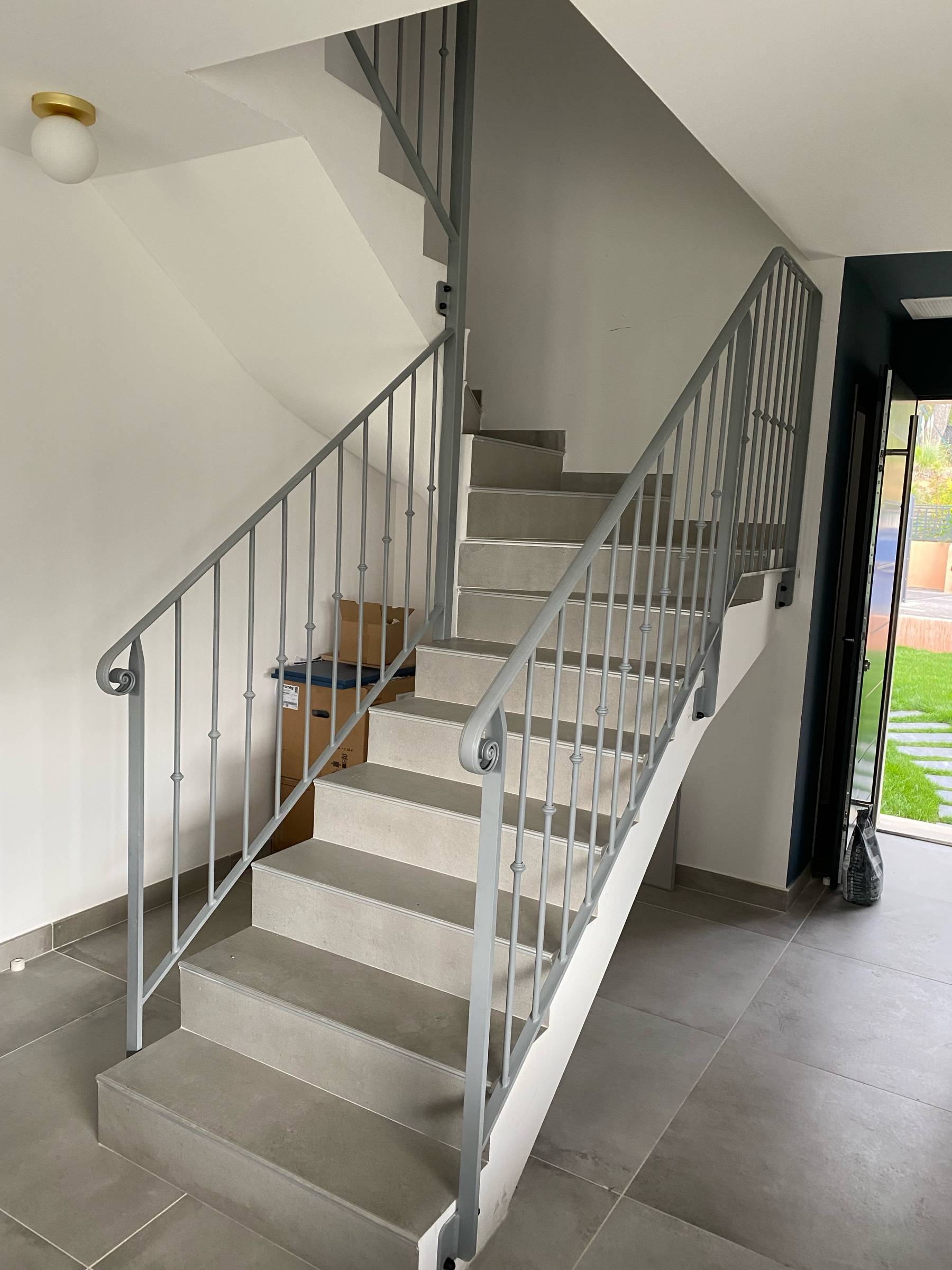 Réalisation d'escaliers et portails en acier vers Vitrolles ...